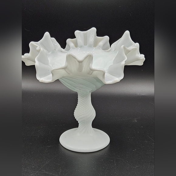 unbranded | Art | Vintage Swirl Ruffle Crimp Twisted Milk Glass ...